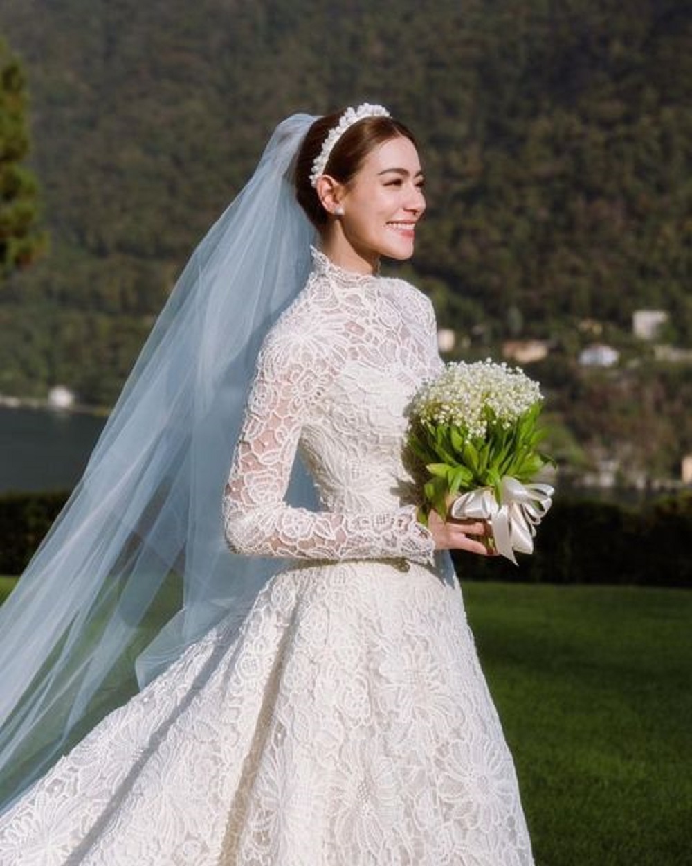 မင်္ဂလာပွဲနေ့က ဆွဲဆောင်မှုအပြည့်နဲ့ လှပနေခဲ့တဲ့ ထိုင်းမင်းသမီးချော Kimmy Kimberley ရဲ့ မင်္ဂလာဝတ ...